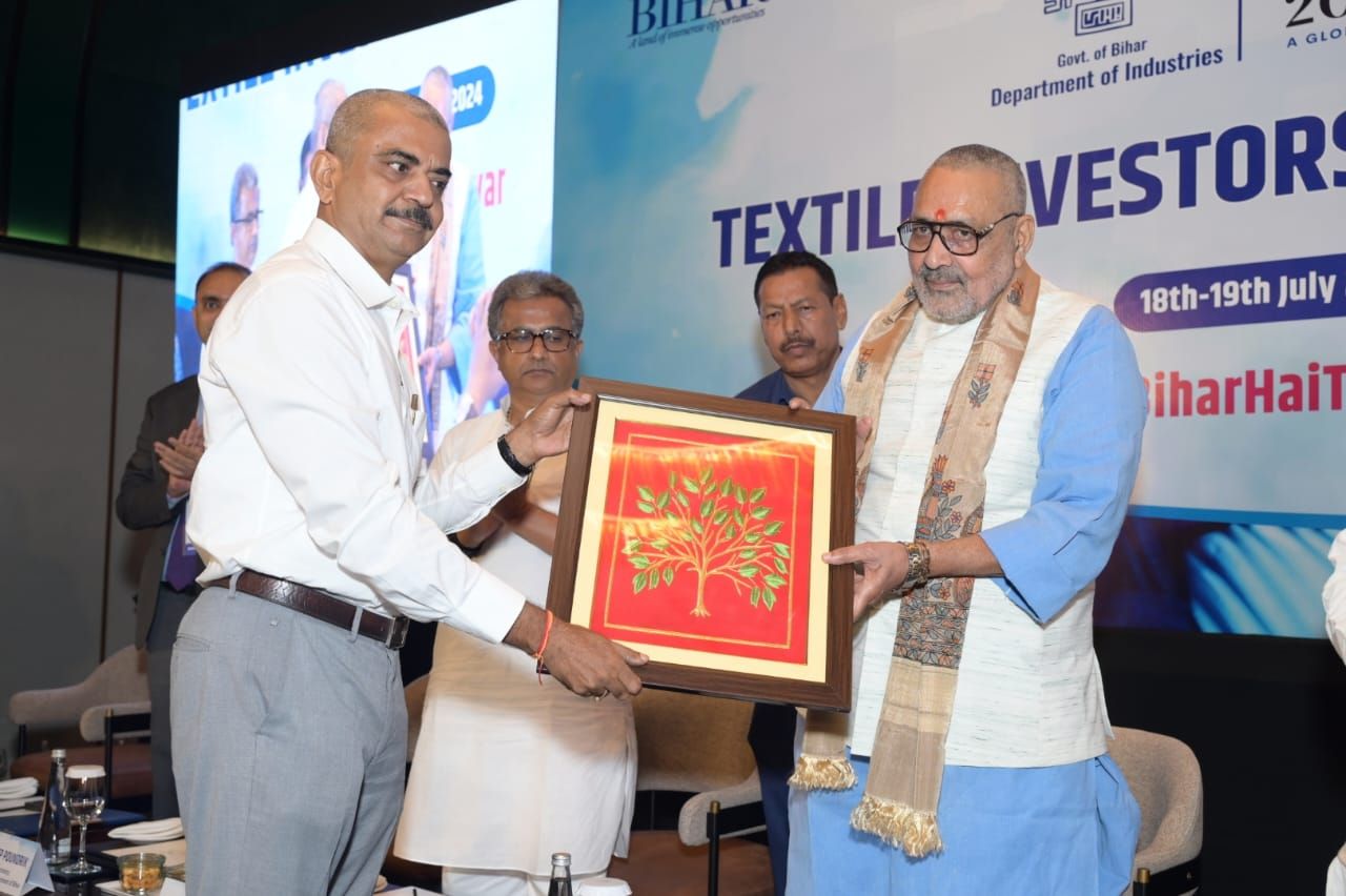 Union Minister Giriraj Singh Promotes Bihar's Textile Industry ...